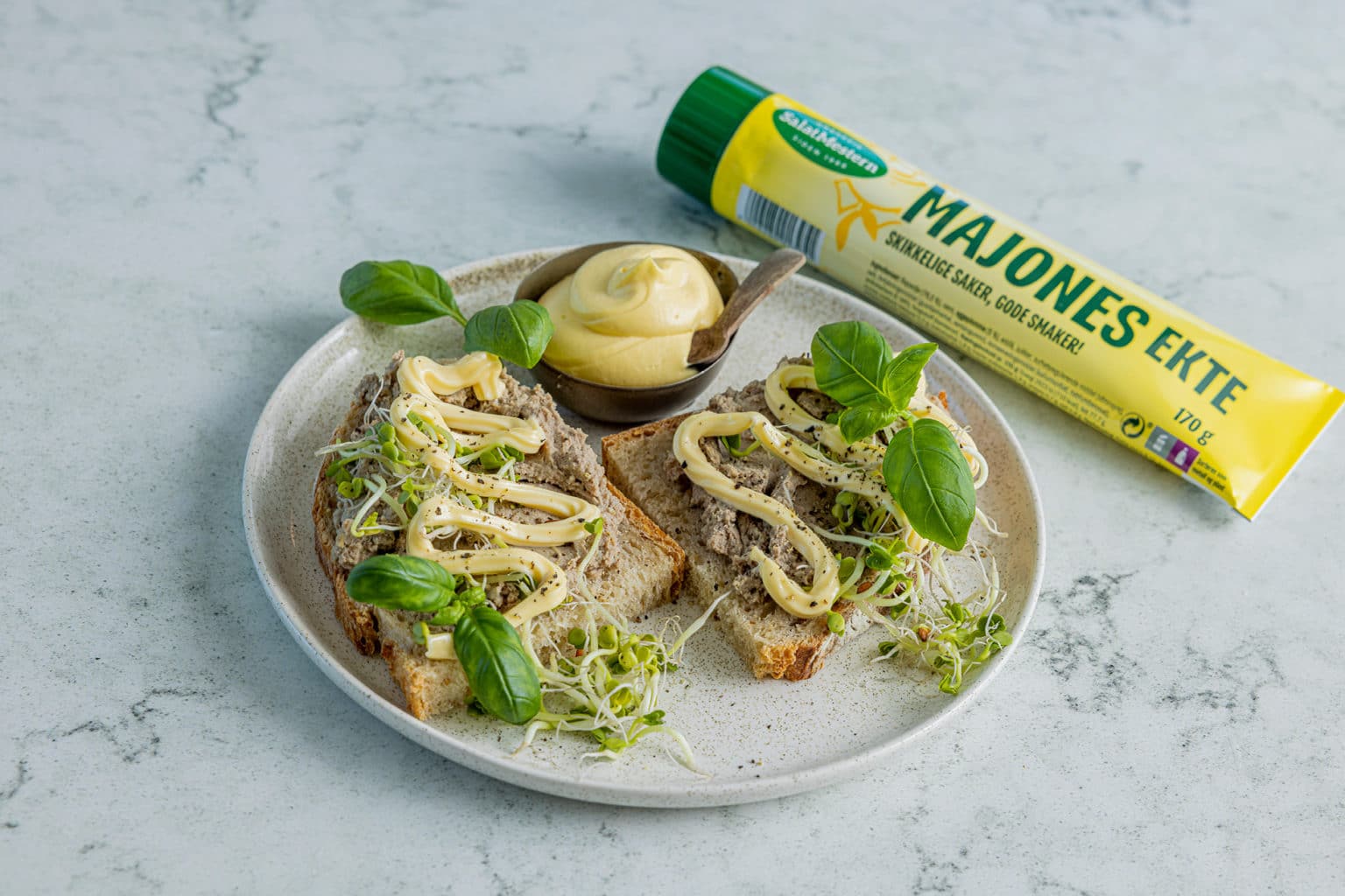 Brødskive med leverpostei og majones - Salatmestern